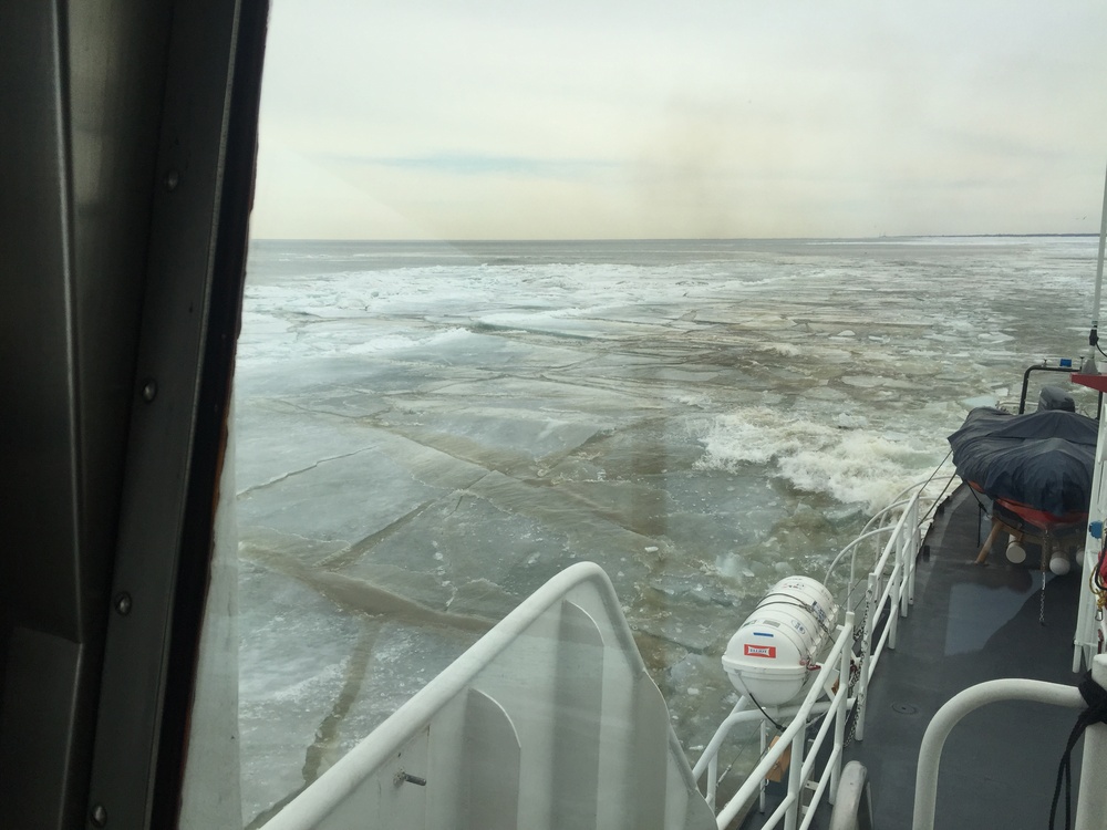 DVIDS - Images - USCGC Neah Bay ice breaking in Lake Erie [Image 2 of 5]