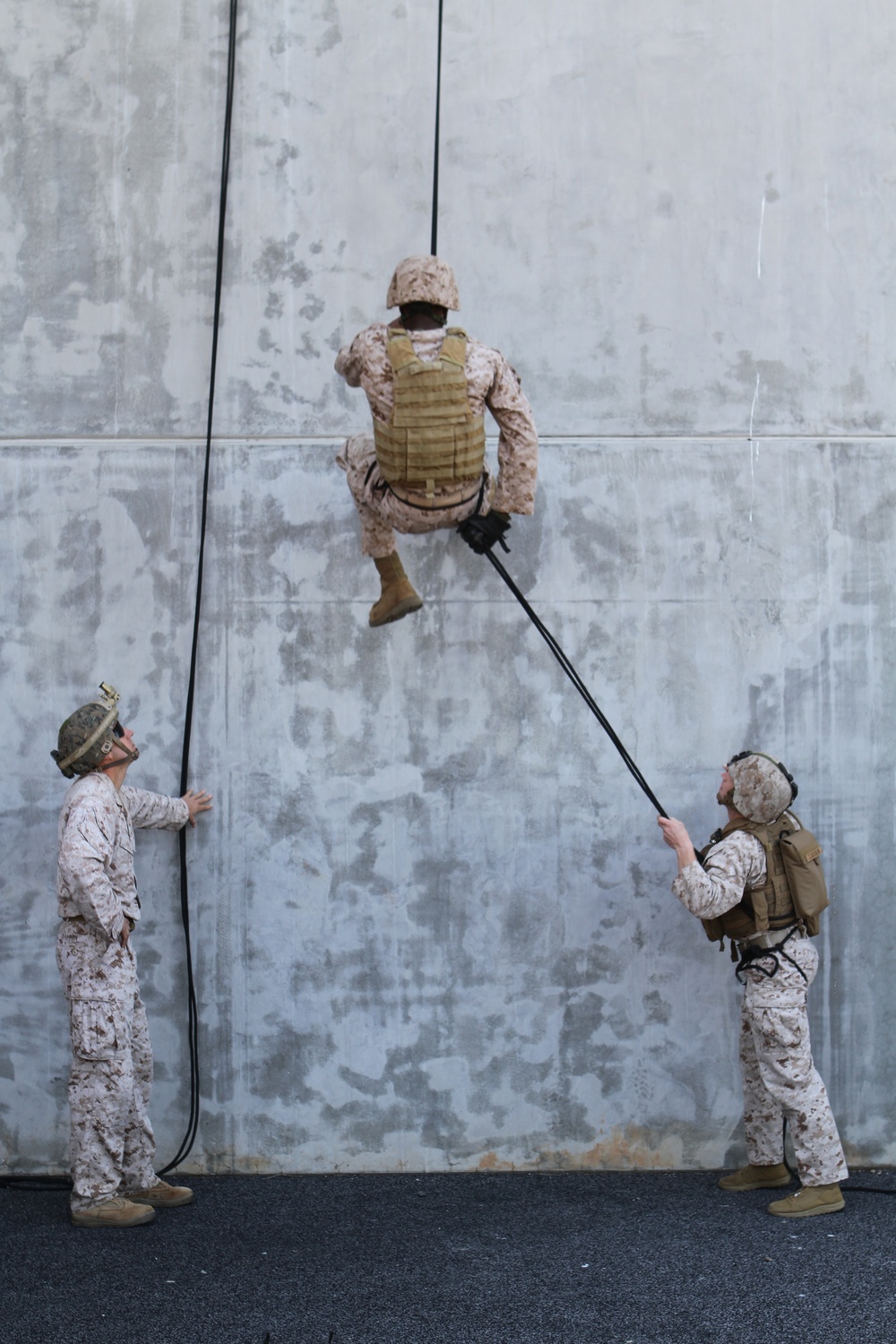 DVIDS - News - ANGLICO Marines conduct Helicopter Rope Suspension Training