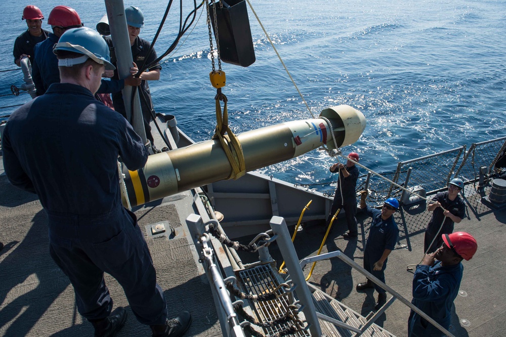 DVIDS - Images - USS Mitscher sailors transfer torpedo [Image 4 of 4]