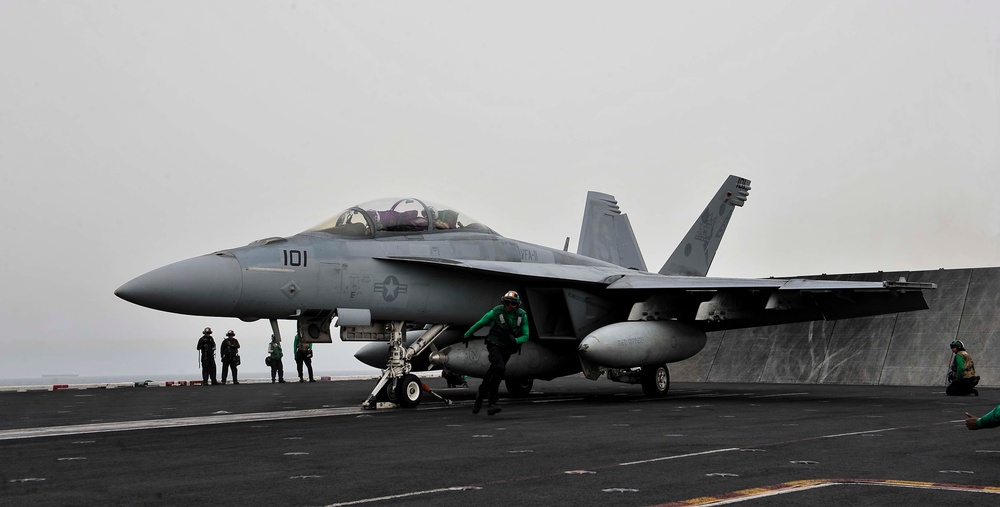 DVIDS - Images - USS Theodore Roosevelt operations [Image 4 of 8]