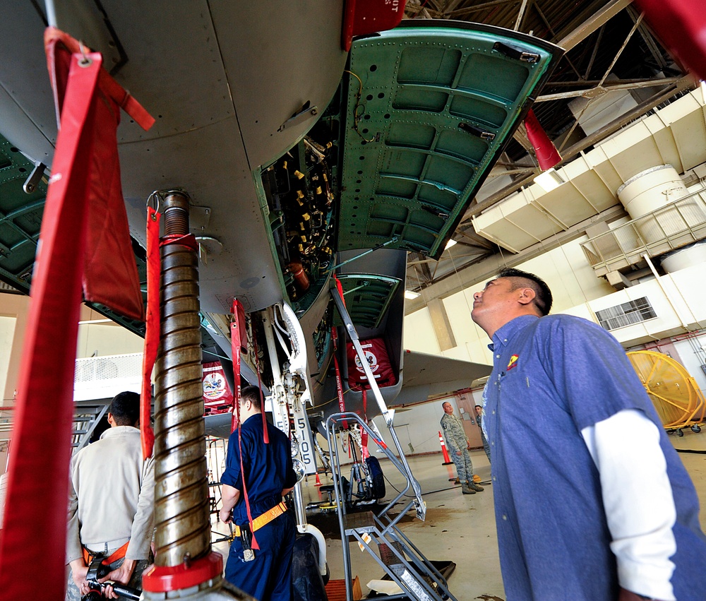 DVIDS - Images - Honorary commanders observe the 18th MXG maintenance ...