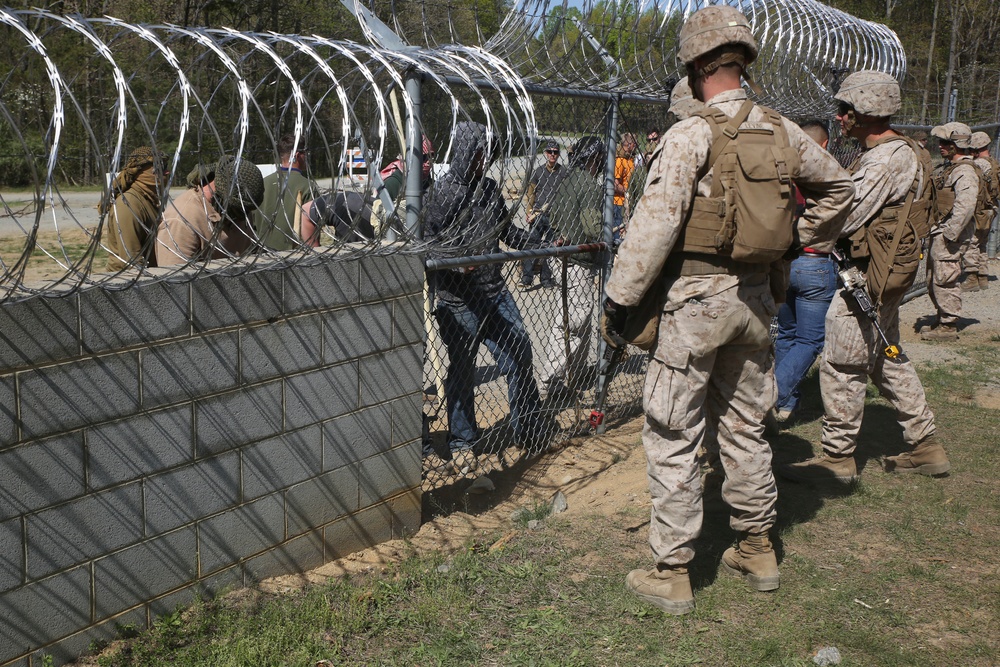 DVIDS - News - 1/2 Marines Conduct Embassy Reinforcement Training