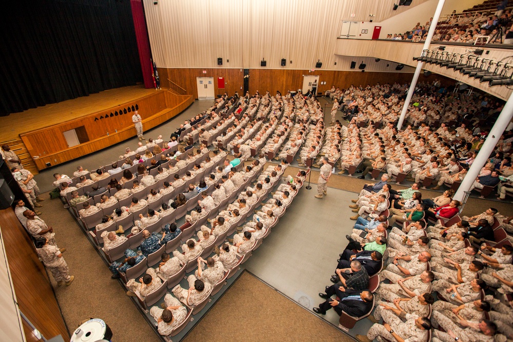 DVIDS - Images - CMC and SMMC Visit MCB CAMLEJ [Image 8 of 12]