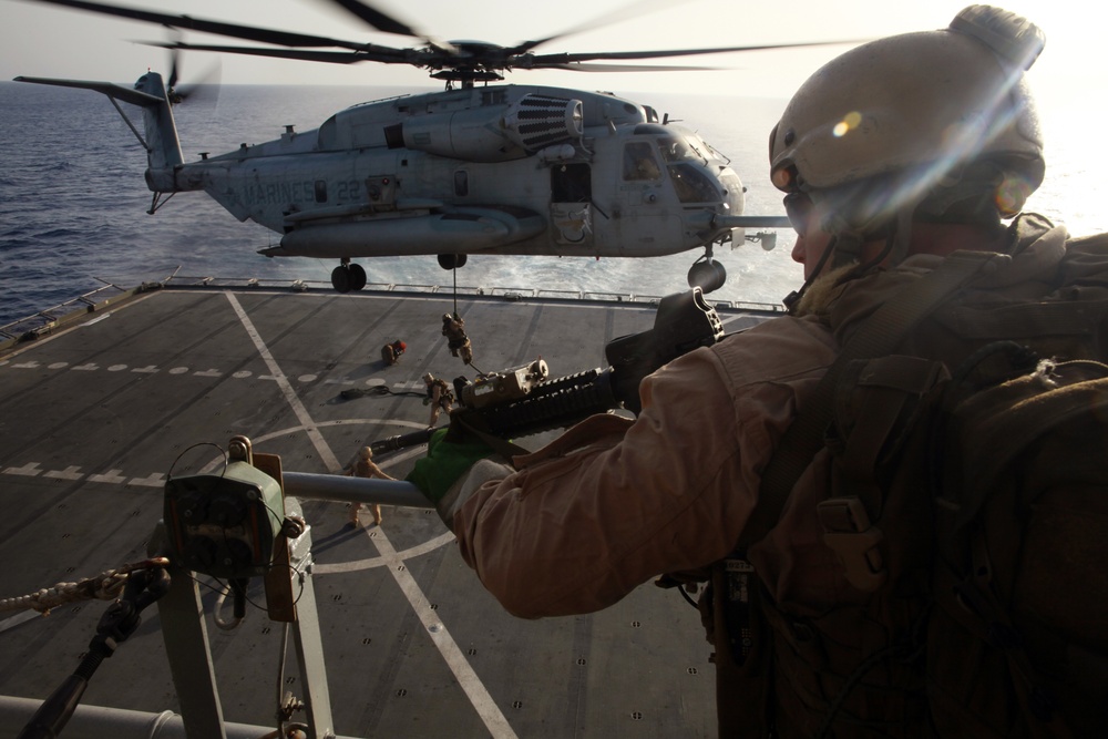 DVIDS - Images - U.S. Recon Marines practice taking ships while afloat ...