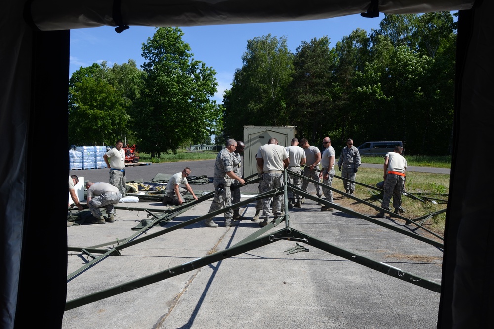 DVIDS - Images - 86th VRS lends a helping hand to Operation ATLANTIC ...