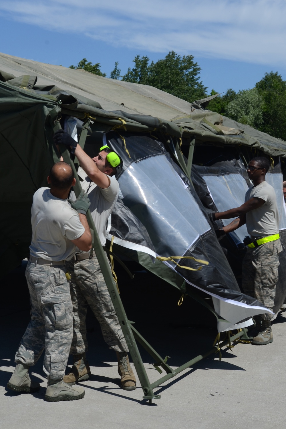 DVIDS - Images - 86th VRS lends a helping hand to Operation Atlantic ...