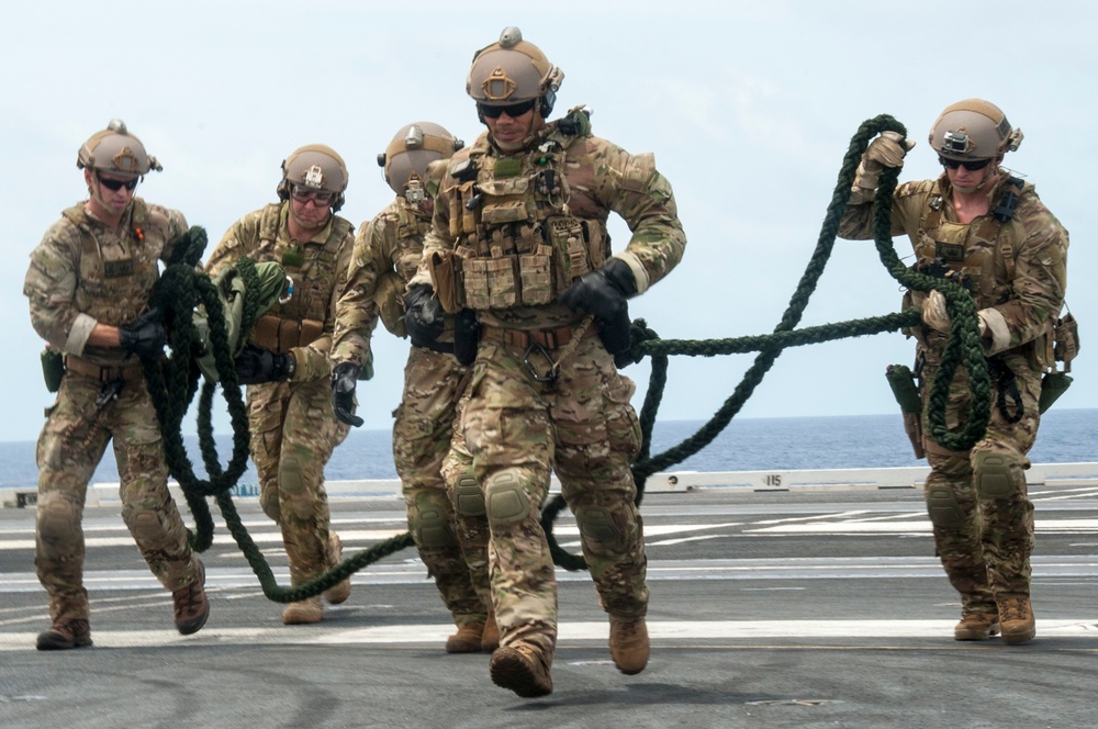 DVIDS - Images - Helicopter rope suspension technique exercise aboard ...