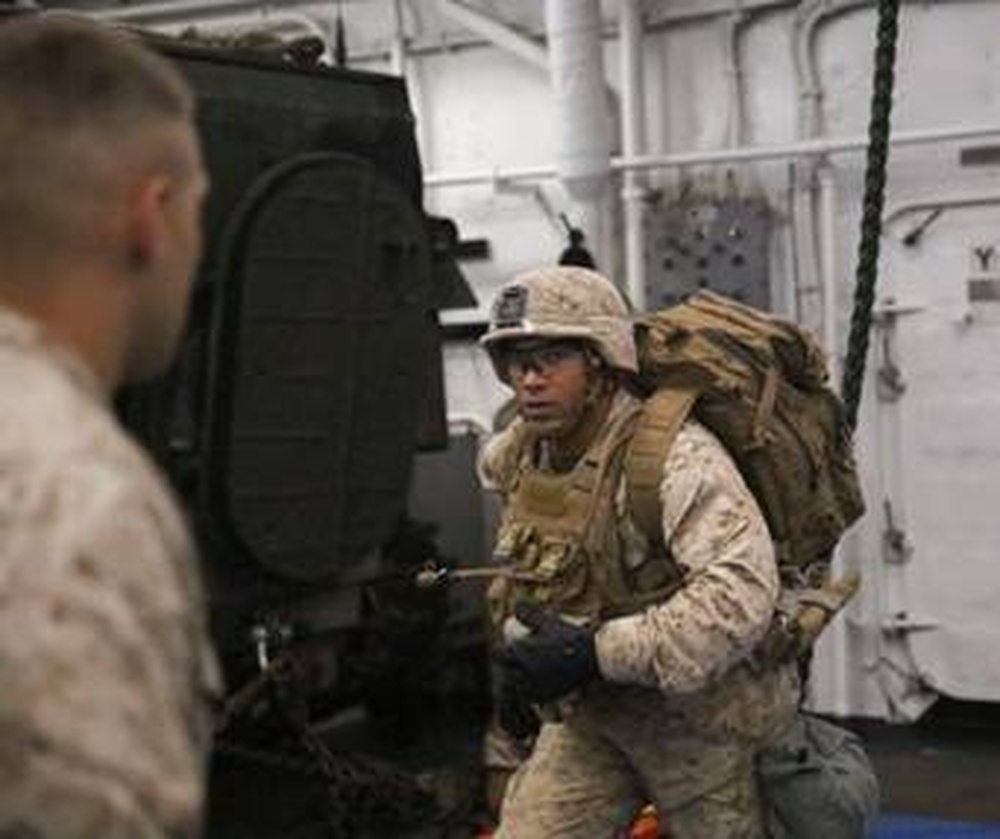 DVIDS - Images - U.S. Marines fast rope aboard USS San Antonio [Image 4 ...