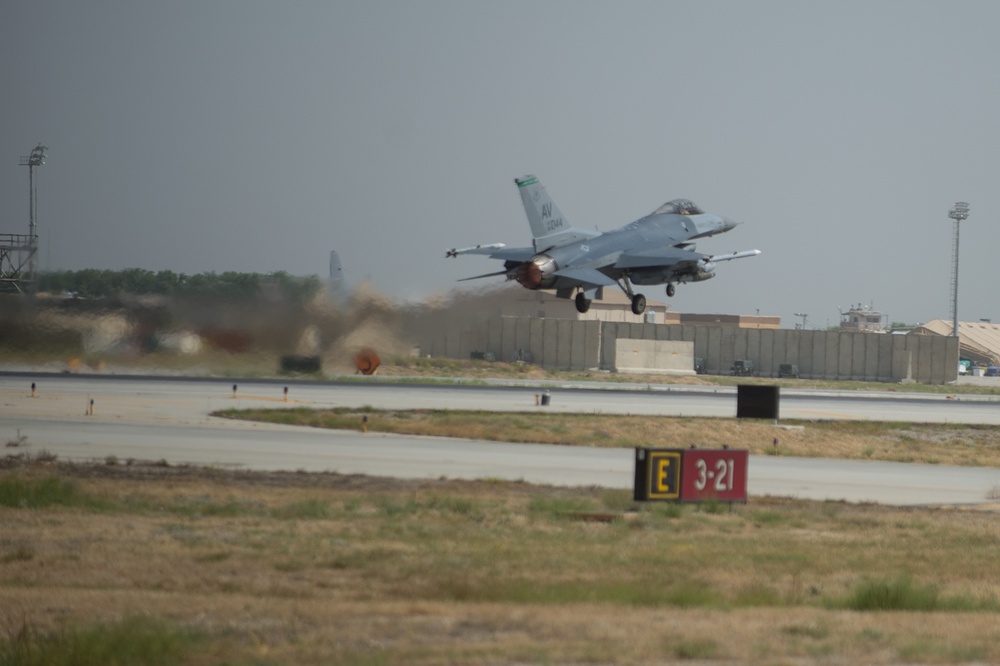 DVIDS - Images - Commanders combat sortie [Image 20 of 20]