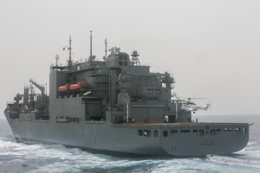 DVIDS - Images - USS Anchorage receives vertical replenishment [Image 2 ...