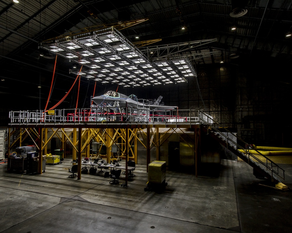 DVIDS - Images - F-35B Lightning II completes Solar Array Lighting test ...