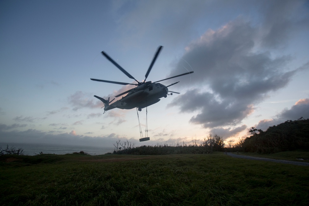 DVIDS - Images - CH-53 Stallion Conducts An External Lift [Image 3 of 5]