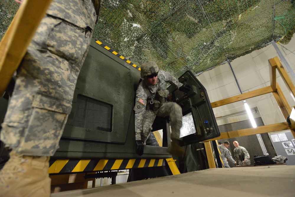DVIDS - Images - HEAT egress training [Image 18 of 69]