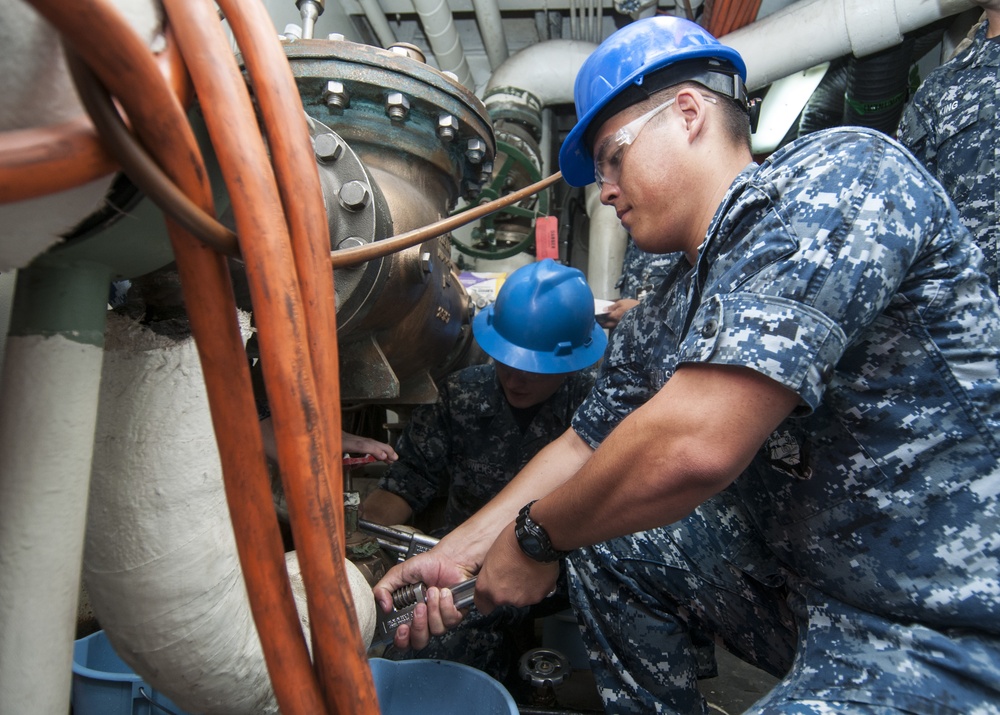 DVIDS - Images - Drain pipe install onboard USS Abraham Lincoln [Image ...