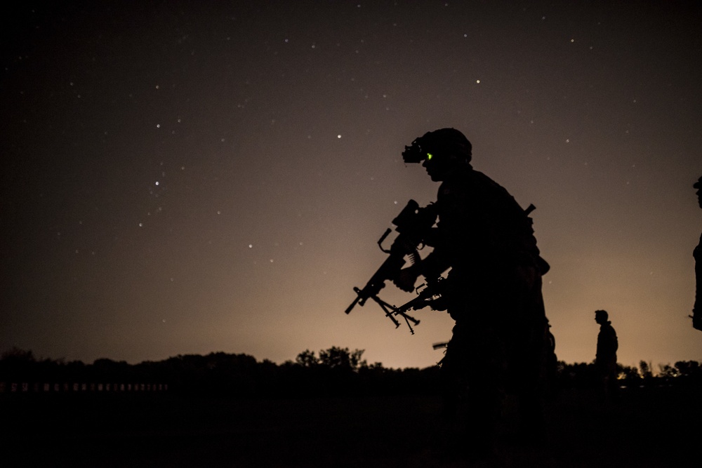 DVIDS - Images - Lighting up the night with gunfire [Image 15 of 18]