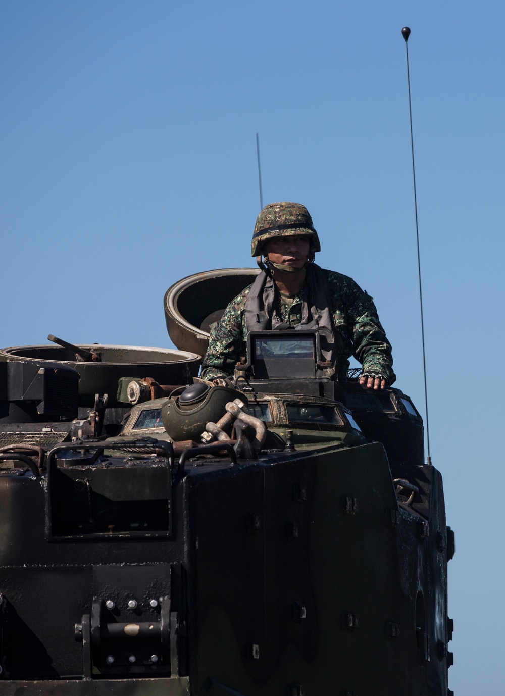 DVIDS - Images - Amphibious Beach Raid [Image 6 of 10]