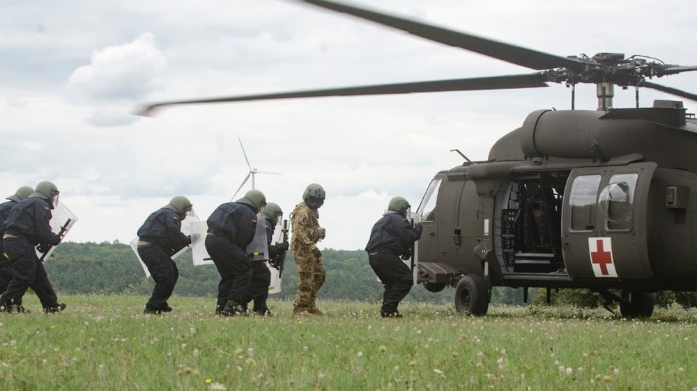DVIDS - News - 4-3 Assault Helicopter Battalion supports training for ...