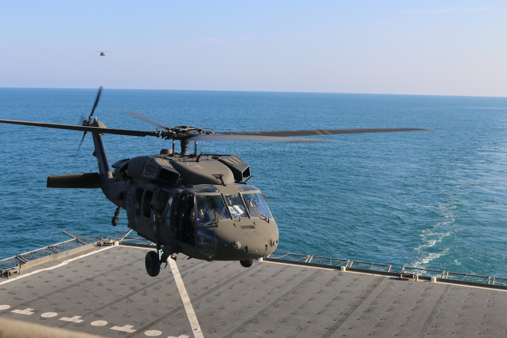 DVIDS - Images - 40th CAB helicopters land aboard the USNS Alan Shepard ...