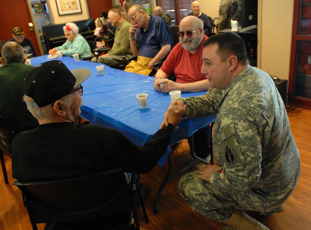 DVIDS - News - Current Soldiers, veterans share meal at Colorado ...