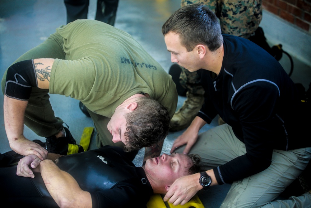 DVIDS - News - 2nd Recon conducts dive supervisor course