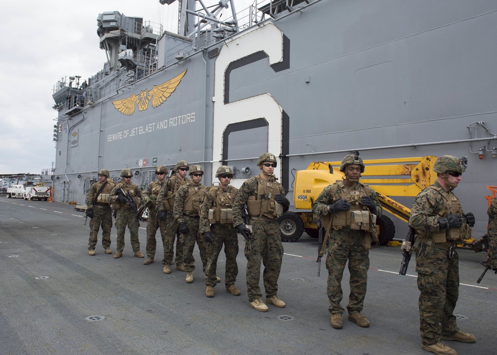 DVIDS - Images - 31st Marine Expeditionary Unit (MEU) fast rope aboard ...