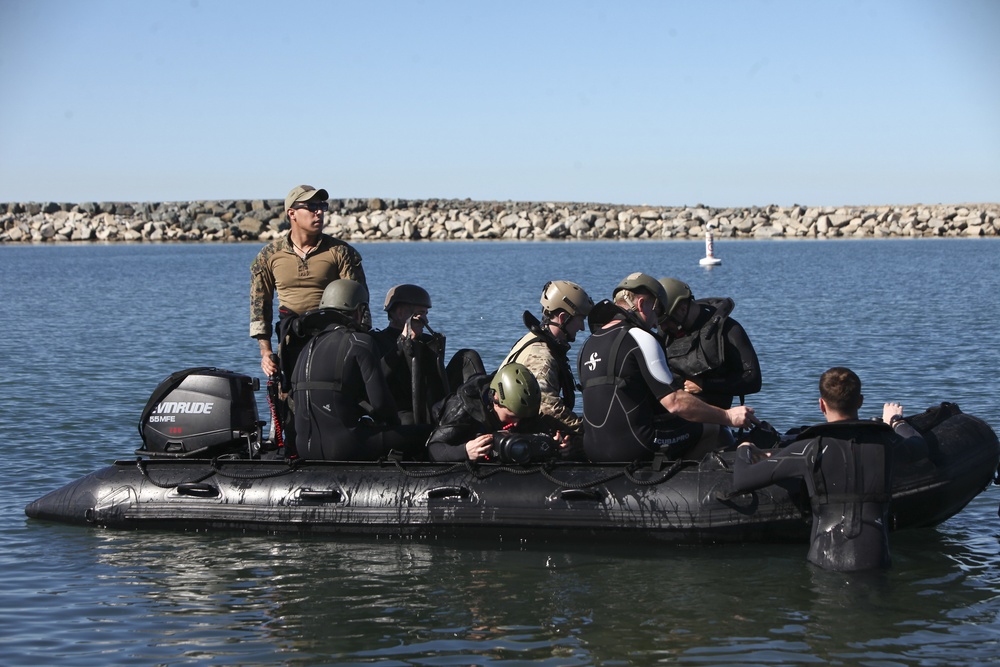 DVIDS - Images - 1st MSOB Canine Handler Surf Passage and Zodiac insert ...