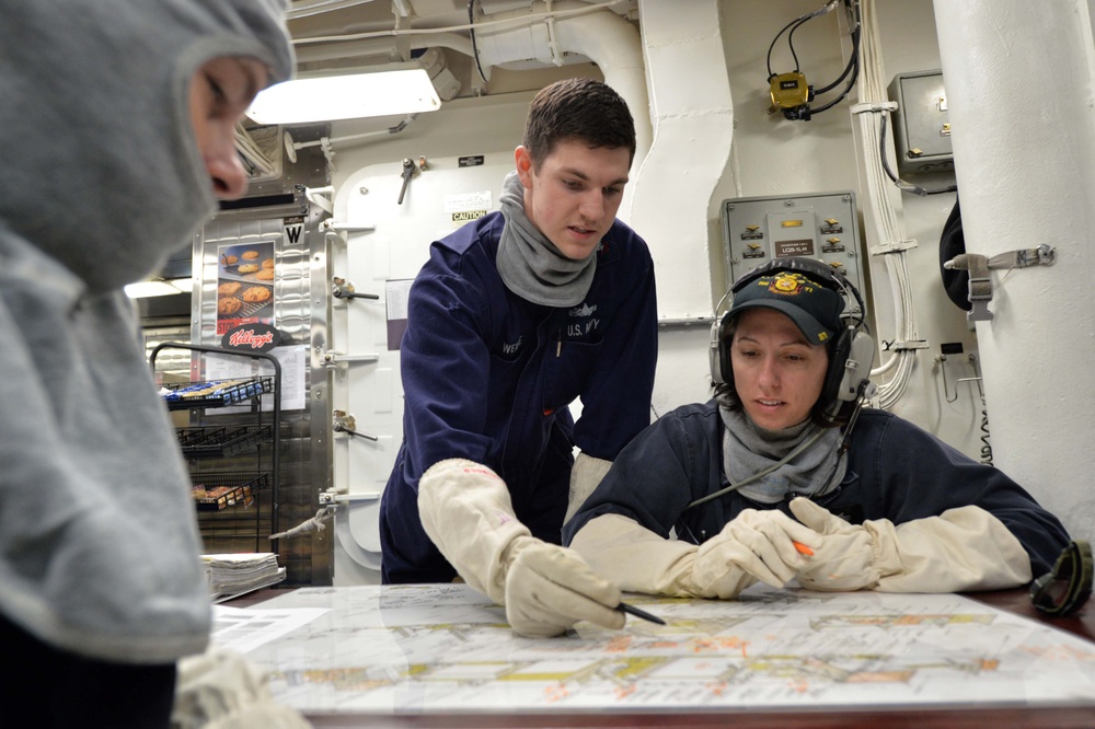 DVIDS - Images - USS Ross operations [Image 3 of 7]