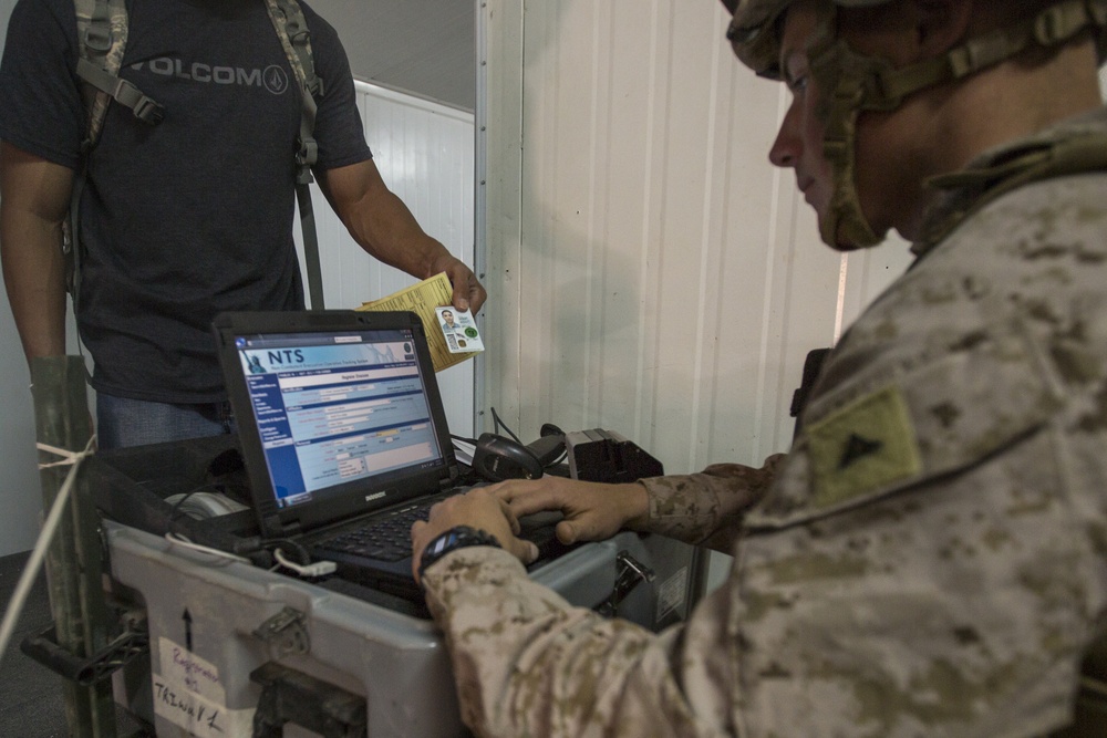 DVIDS - Images - SPMAGTF-CR-CC demonstrates crisis-response capability ...