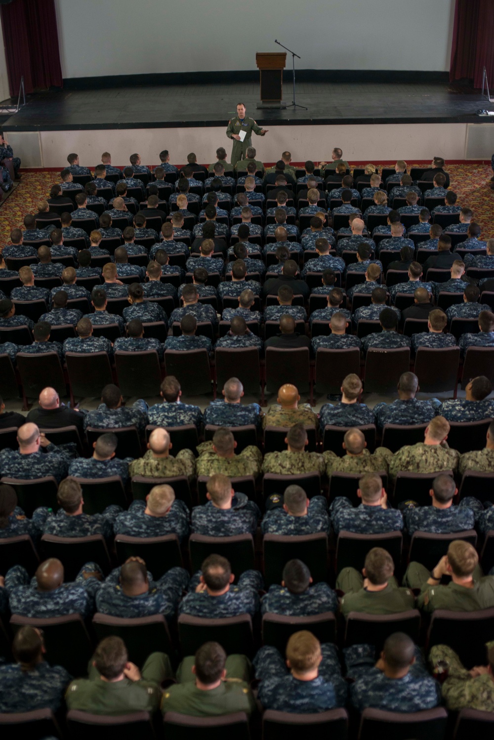 DVIDS - Images - NAF Atsugi hosts NAVAIR Vice Adm. Shoemaker [Image 5 of 5]