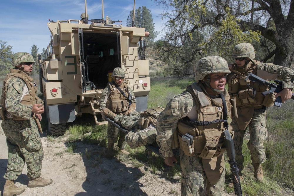 DVIDS - Images - NMCB 5 completes convoy security training [Image 7 of 11]