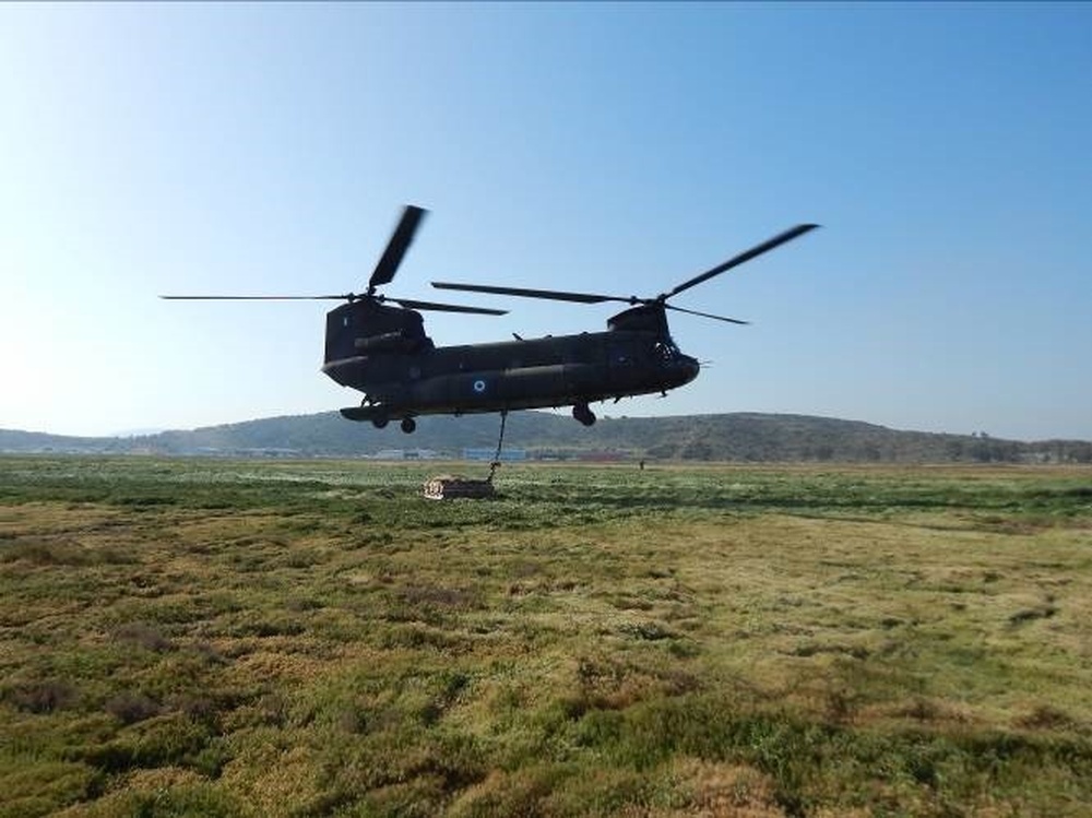DVIDS - News - 5th QM and Greek riggers train on Airdrop Ops in ...