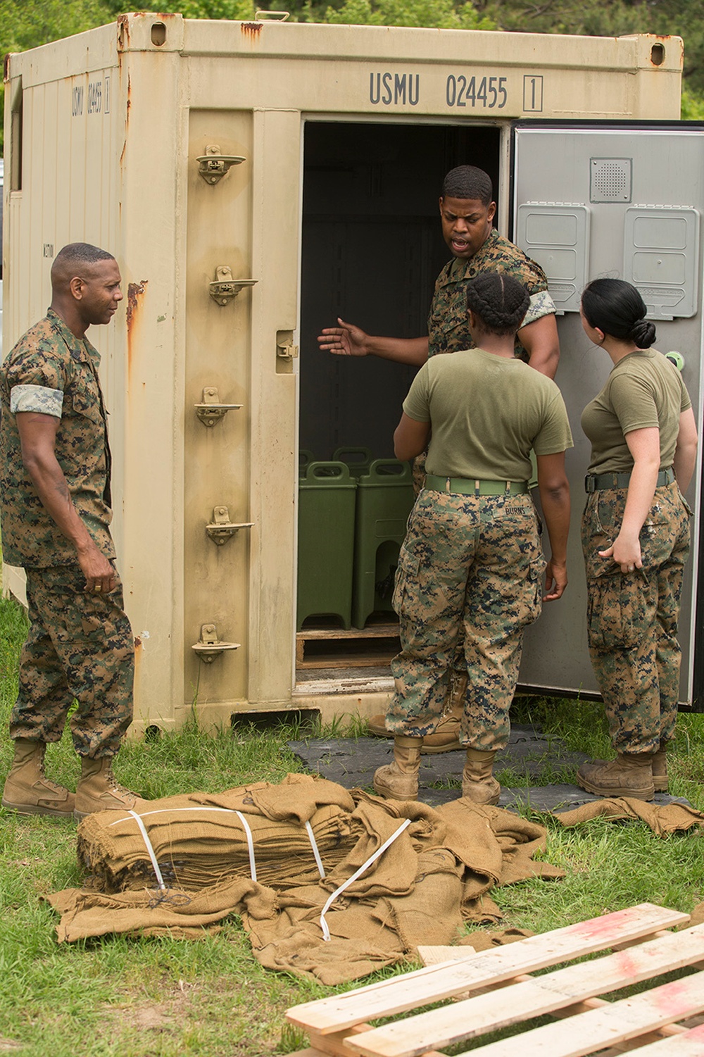 DVIDS - Images - Service members participate in II MEFEX 2016 [Image 1 ...