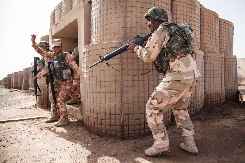 DVIDS - Images - Iraqi soldiers conduct final exercise of training ...