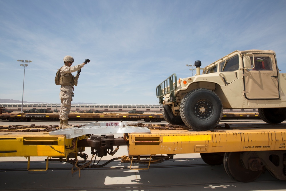 DVIDS - Images - CLB-7 Marines Train at MCLB Barstow [Image 2 of 4]