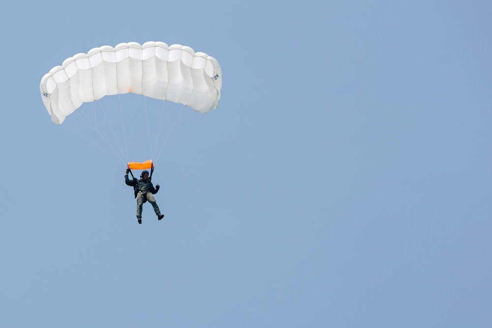 DVIDS - Images - Dutch jumpmasters conduct a freefall from a Skyvan ...