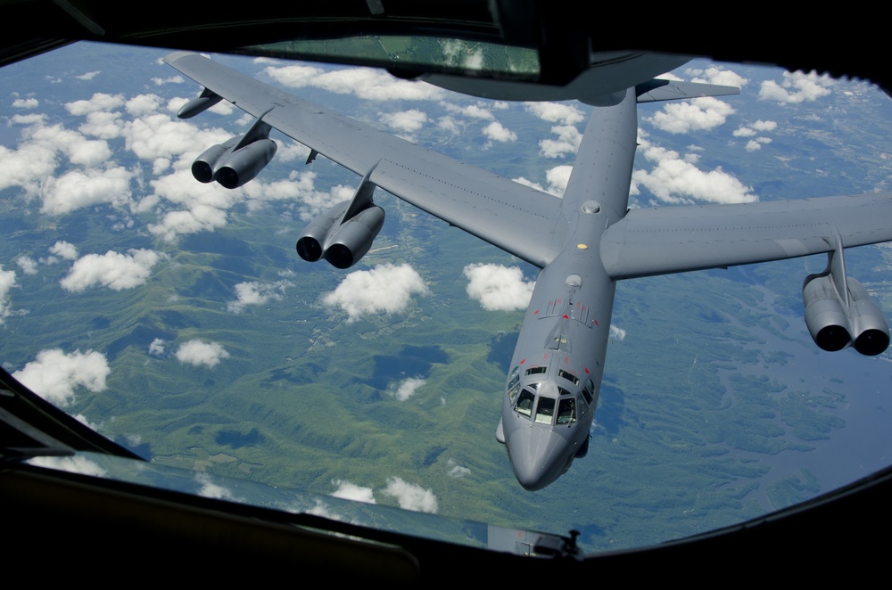 DVIDS - Images - Stratotanker Refuels a Stratofortress [Image 7 of 12]