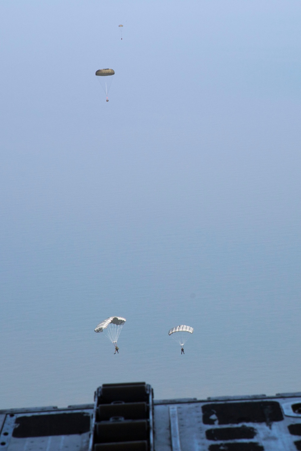 DVIDS - News - U.S. Marines and Airmen team up for joint aerial exercises