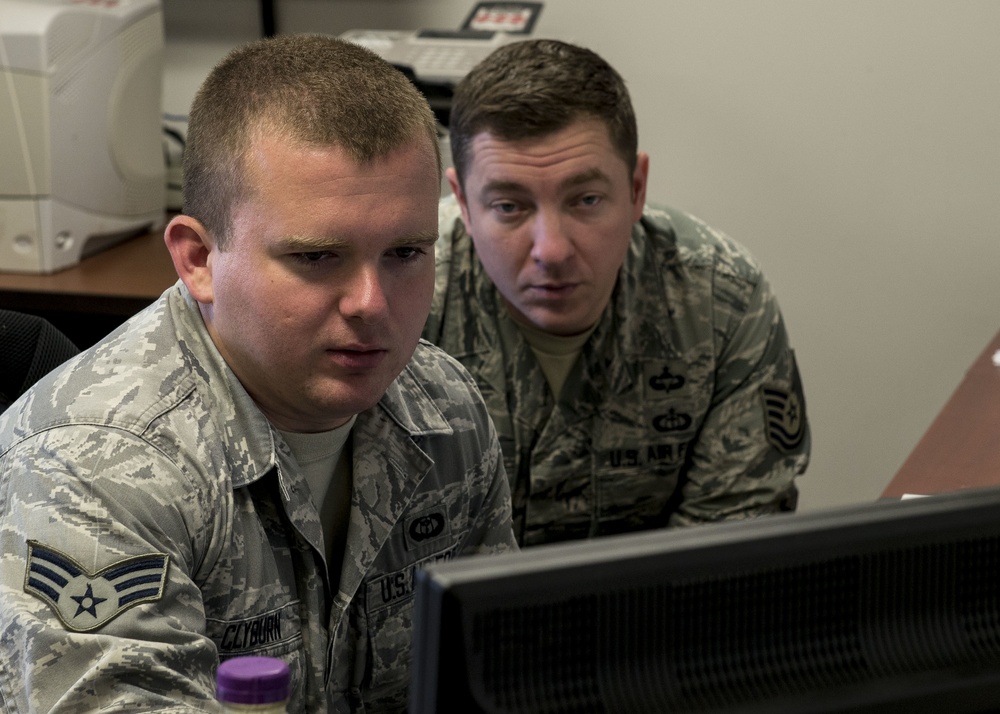 DVIDS - Images - Eyes on the radar: Eustis weather Airmen watch Army ...