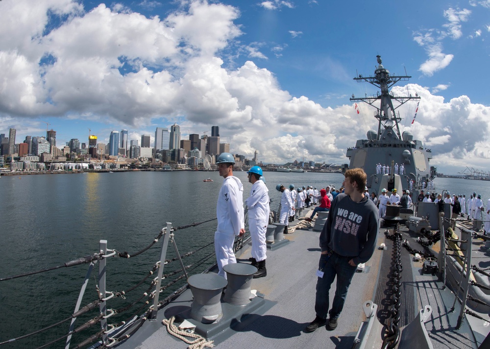 DVIDS - Images - Ships Arrive In Seattle for Seafair Fleet Week [Image ...