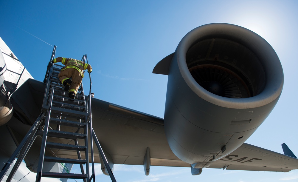 DVIDS - News - 86 CES Firefighters train in plane rescue operations