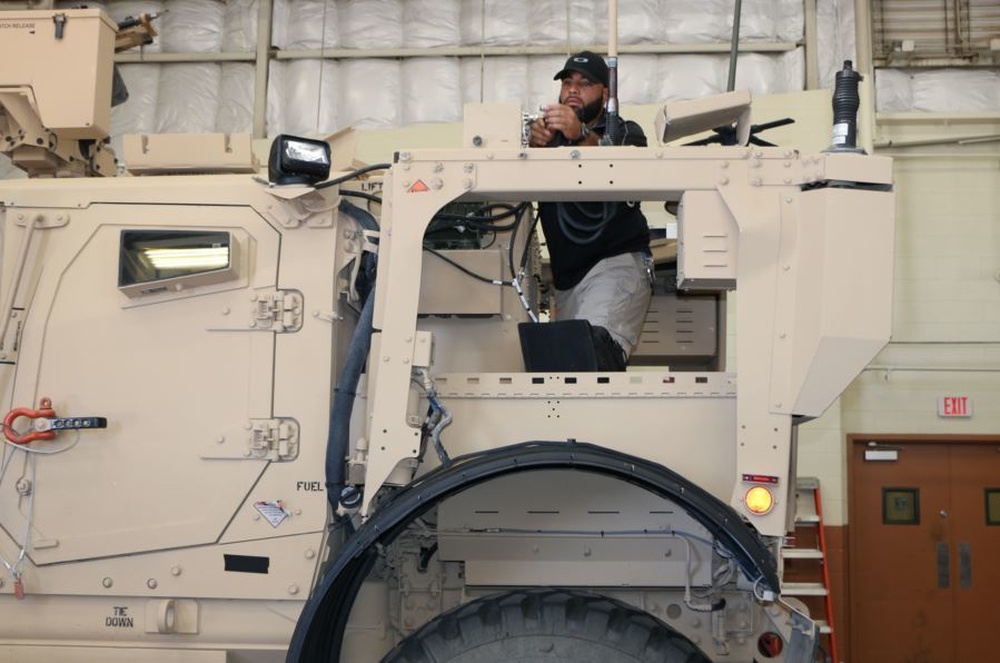 DVIDS - News - Army prepares networked vehicles for new Army ...