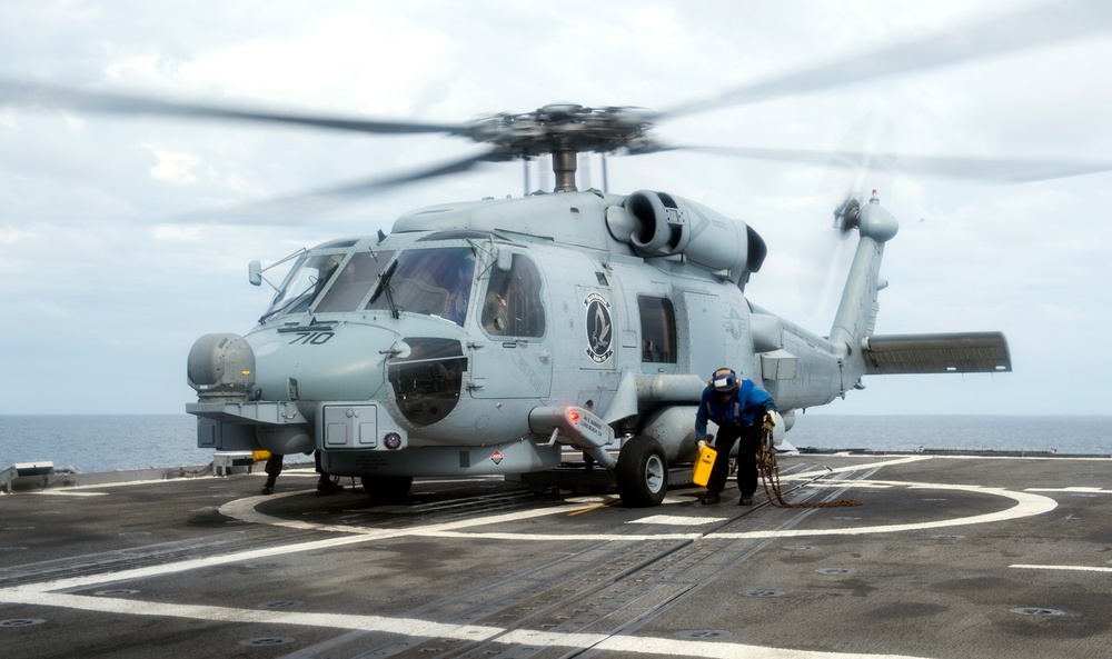 DVIDS - Images - Lake Champlain (CG 57) Helo Ops [Image 7 of 9]