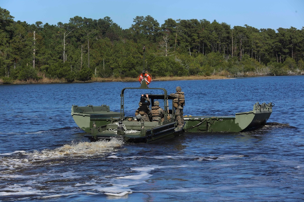 DVIDS - Images - Splash Zone: 8th ESB builds a bridge [Image 6 of 7]