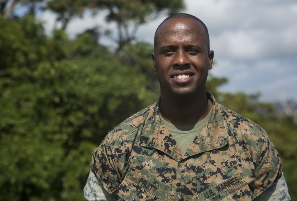 DVIDS - News - Marines Lend a Helping Hand in the Philippines