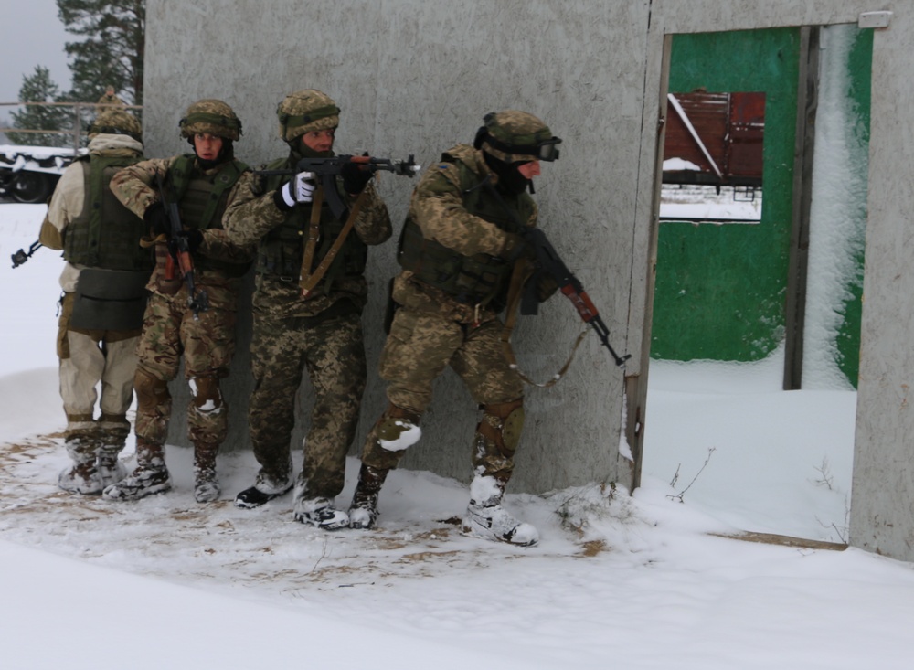 DVIDS - Images - Mustangs share urban operation skills with Ukrainians ...