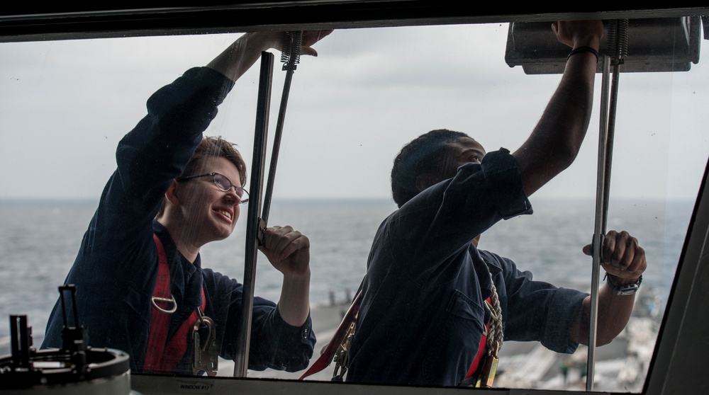 DVIDS - Images - Seaman Savannah Sturgis, Ebubchi Achor Troubleshoot ...