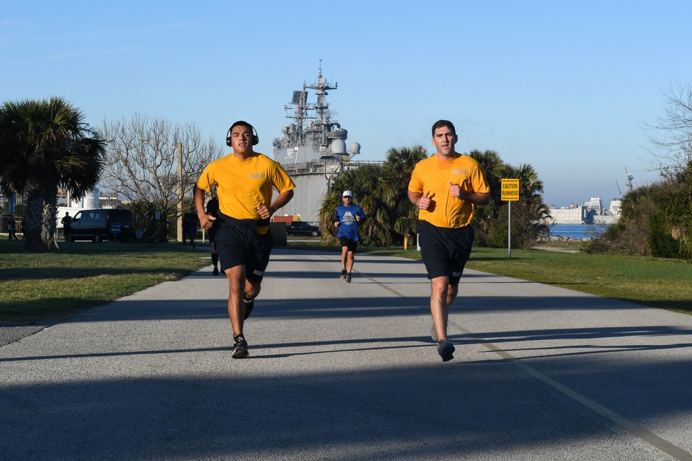 DVIDS - Images - Sailors dress up, run in 'Superhero 5K' [Image 5 of 7]