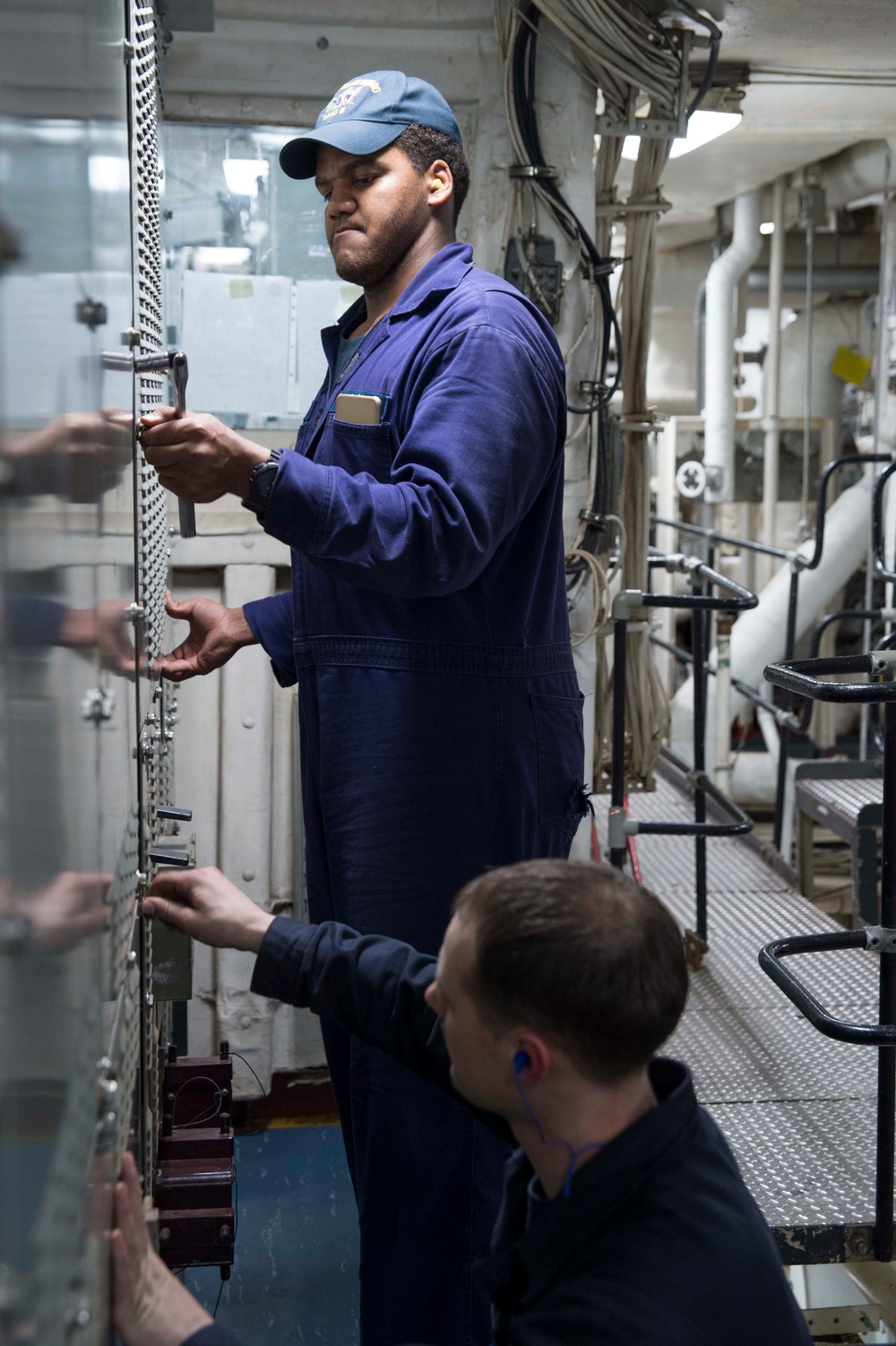 DVIDS - Images - USS Bonhomme Richard (LHD 6) Electrician's Mates ...