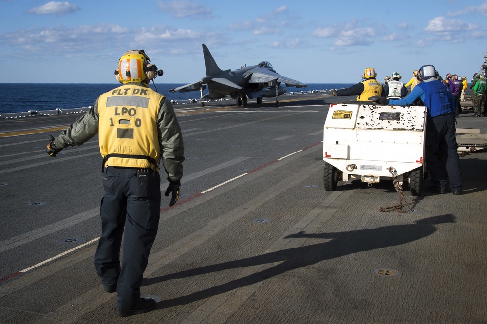 DVIDS - Images - "Tomcats" Harriers land aboard USS Bonhomme Richard ...