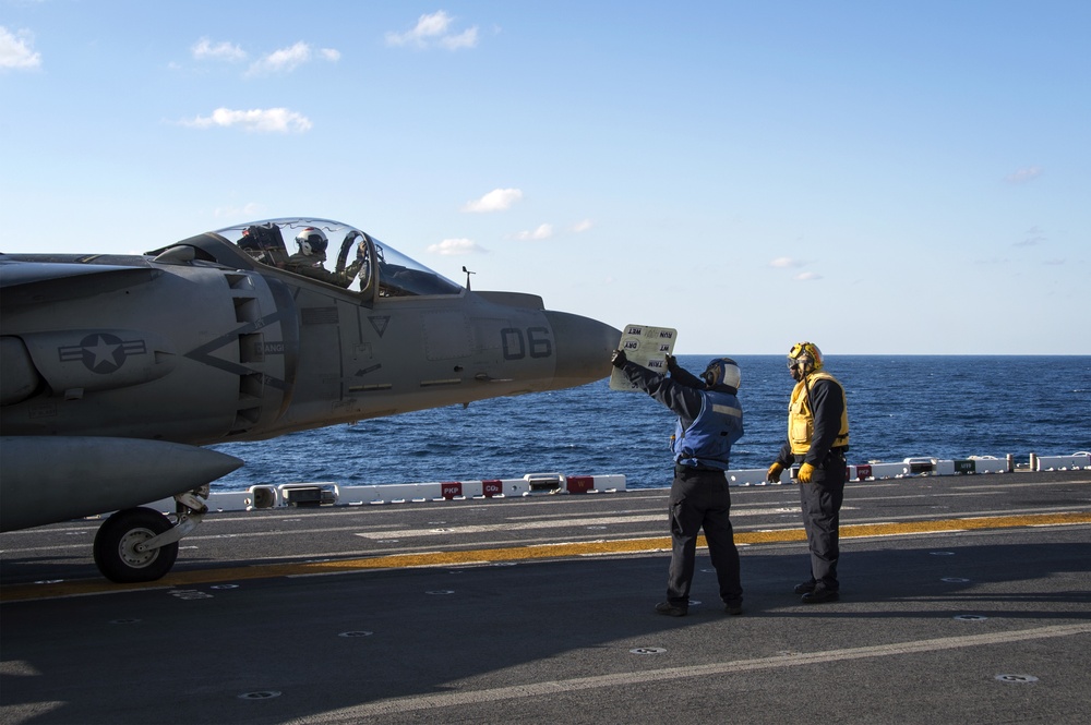 DVIDS - Images - "Tomcats" Harriers land aboard USS Bonhomme Richard ...